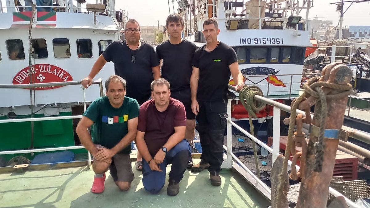Seafood Media Group - Worldnews - The tuna pole-and-line fleet moored ...